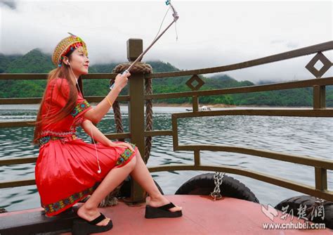 美女主播变身土家幺妹直播清江画廊 组图 国际在线