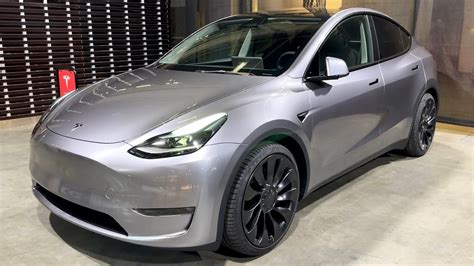 TESLA MODEL Y 2023 New Quicksilver COLOR FIRST LOOK Walkaround