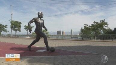 Bahia Meio Dia Juazeiro Estátua de Jogador Daniel Alves é