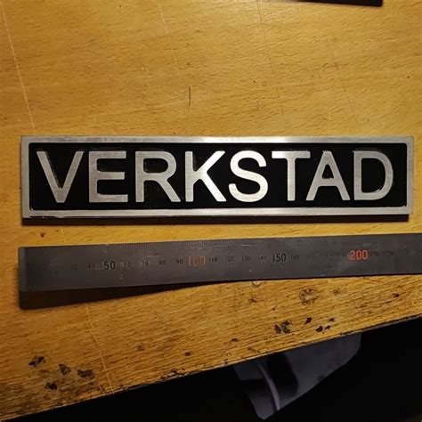 Se produkter som liknar Retro skylt i aluminium VERK på Tradera