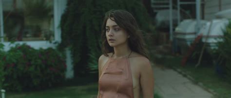 Damla Sönmez nude pics page 1