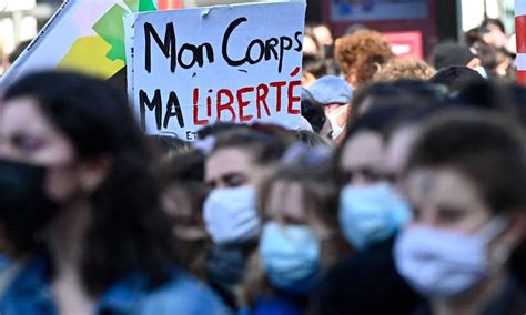 Tragédia França se torna primeiro país a incluir o aborto na sua