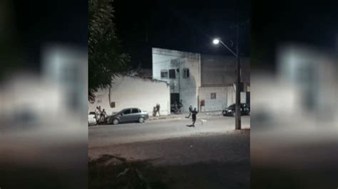 Mulher é presa suspeita de participar de homicídio em evento político