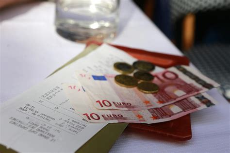 Trinkgeld im Urlaub Wie großzügig sollte man sein