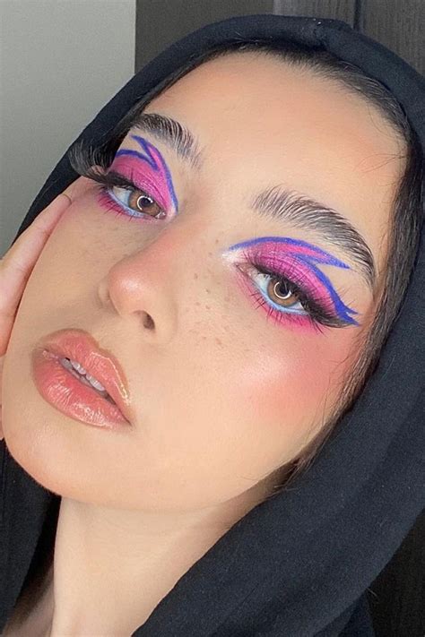 35 Cool Makeup Looks That Ll Blow Your Mind Pink And Blue Flame Eye