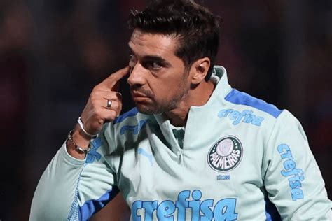 Abel Ferreira pede reforço à diretoria do Palmeiras e alvo é cotado