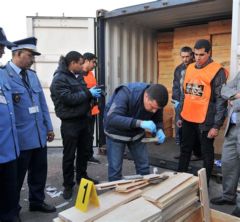 Casablanca Saisie d une grande quantité de marchandises prohibées et