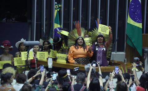 Sess O Solene Da C Mara Faz Homenagem Marcha Das Mulheres Ind Genas