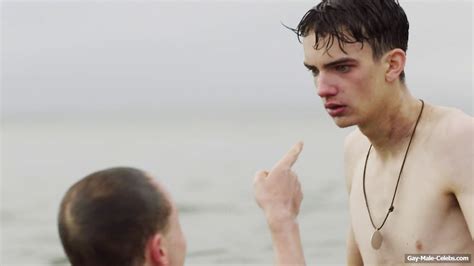 Kodi Smit McPhee Nude And Sexy Pics Vids The Men Men