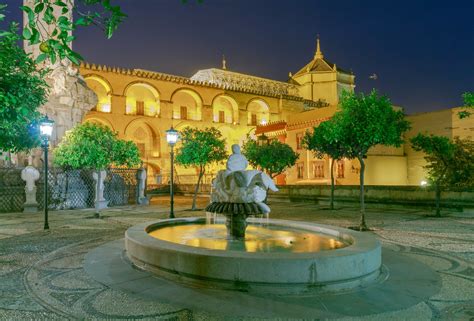 Mezquita Mosque Catedral de Cordoba 在晚上科尔多瓦安大路西亚西班牙风景名胜免费下载 jpg格式