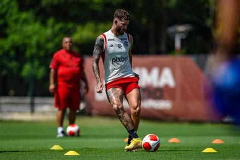 Léo Pereira elogia Ortiz e Viña e celebra concorrência no Flamengo