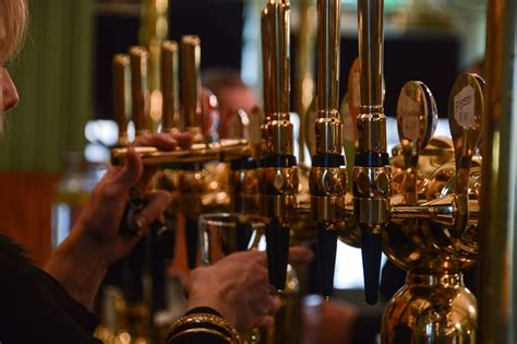9 Best Pubs In Canary Wharf Perfect For Pub Lunch Or After Work Drinks