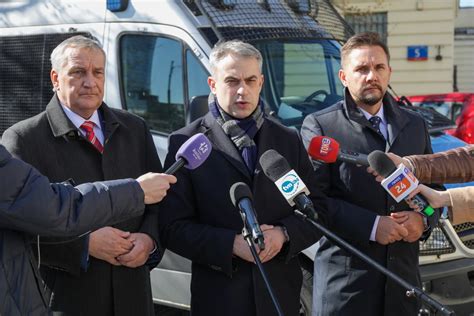 Braki kadrowe w policji Lewica żąda wyjaśnień od Kamińskiego Dziennik pl