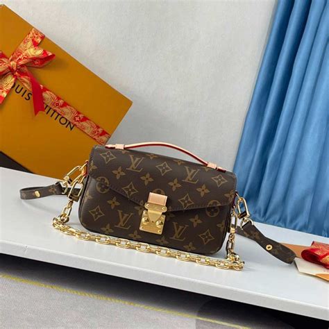 LV POCHETTE MÉTIS EAST WEST ShinMarket