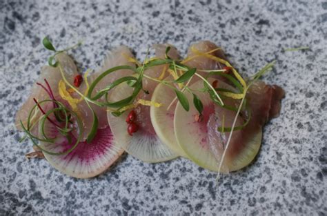 Sashimi De Piranha Curado Molho De Alface Tostada E Tucupi Band