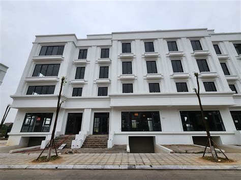 Biệt thự nhà liền kề hàng chục tỉ đồng đang giảm giá mạnh