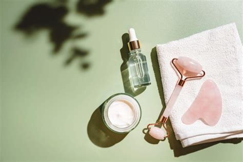 La gua sha ecco cos è e come si usa la pietra in grado di scolpire e
