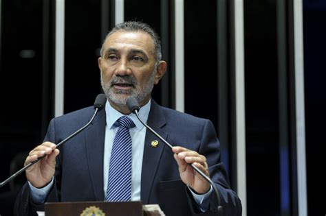Ex senador é preso em Goiás por suspeita de mandar matar mãe da própria