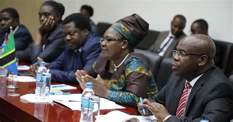 MATUKIO MICHUZI BLOG NAIBU WAZIRI WA MAMBO YA NJE AKUTANA KWA