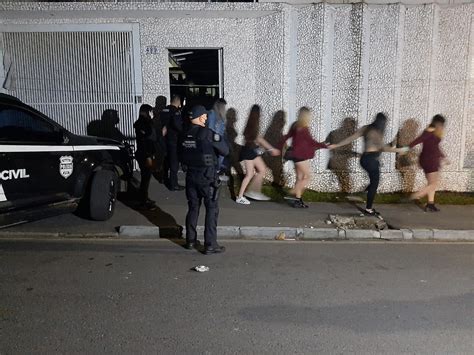 Festa Clandestina Mais De 80 Pessoas Acaba 12 Pessoas Presas Em