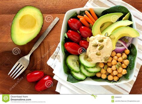 Bacia Saudável Do Almoço Abacate Hummus E Os Legumes Frescos