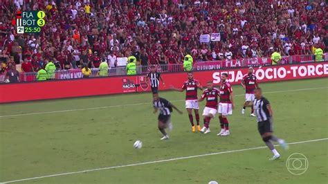 Aos 25 min do 2º tempo gol de dentro da área de Tiquinho Soares do