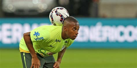 STJ determina citação de Robinho em processo de execução de pena no