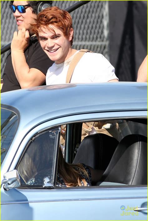 KJ Apa Goes Shirtless On Riverdale Set See The Pics Photo 949840