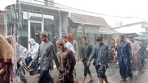 Tak Di Sangka Seenak Ini Hujan Deras Mengguyur Kampung Santri Desa