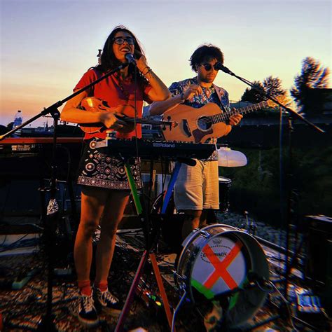LinaBó Straßenmusik Musiker Duo deutscher Folk Pop