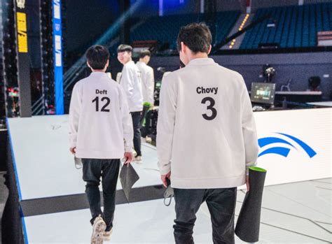 Hanwha Life Esports Continue Hot Streak Take Down Fnatic In Opening