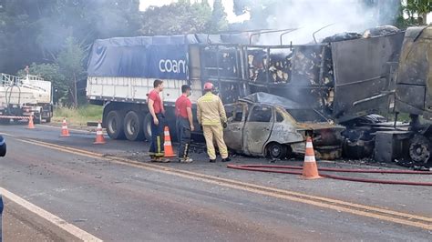 Colis O Entre Carro E Carreta Provoca Inc Ndio E Mata Dois Carbonizados