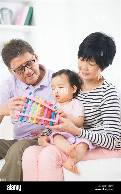 Asiatische Oma Und Kind Stockfotos Und Bilder Kaufen Alamy