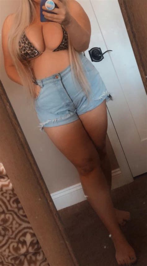 Who Wants To See My Wife Naked Dm Me Scrolller