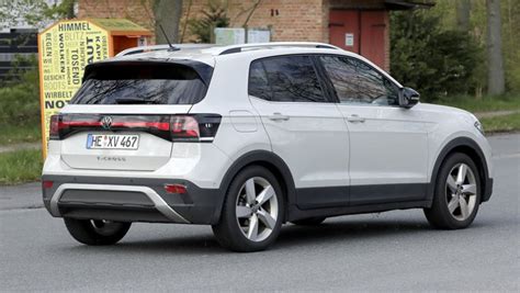 Novo T Cross 2024 é flagrado sem camuflagem na Europa Encontracarros