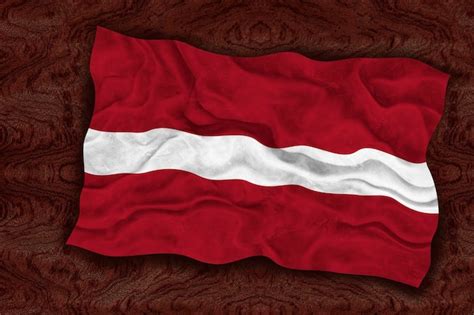 Bandeira nacional da letônia fundo bandeira da letônia Foto Premium