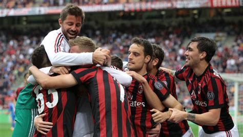 AC Milan 5 1 Fiorentina Red Hot Rossoneri Fightback To Book Place In
