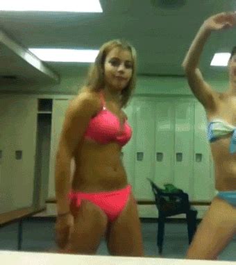 High School Seniors On Webcam Strips Porn Photos Sex Videos