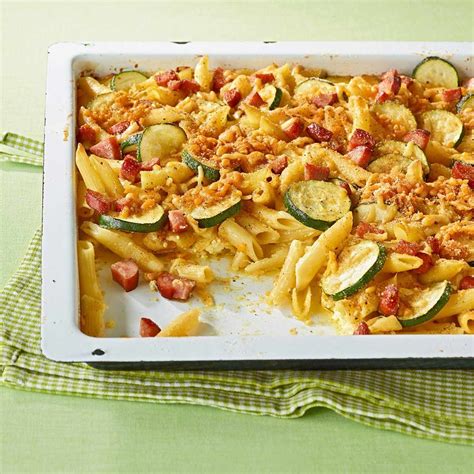 Zucchini Nudel Auflauf Vom Blech Rezept Essen Und Trinken
