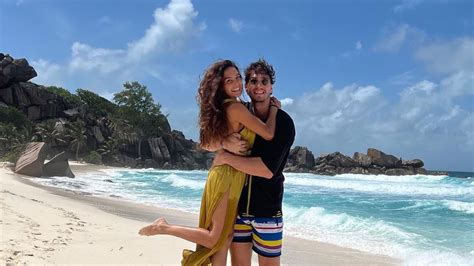 Ebru Şahin den Cedi Osman a şans öpücüğü