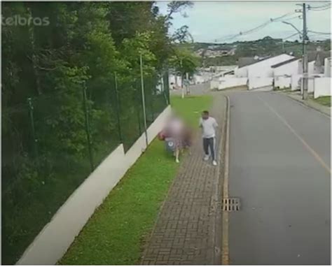 Câmera de segurança flagra momento em que homem espanca mulher grávida