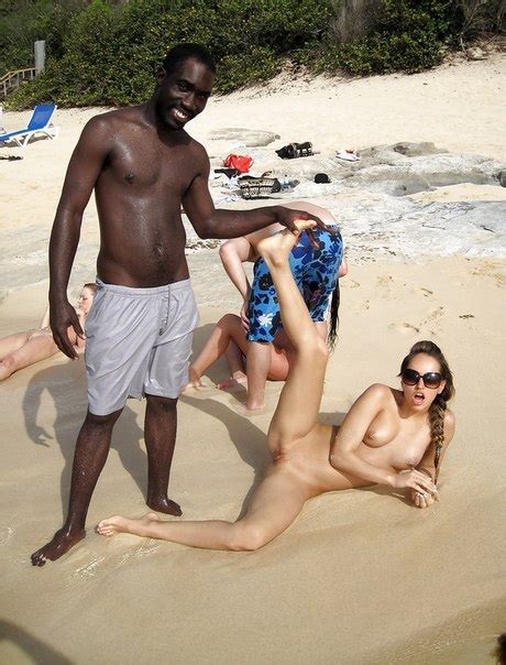 Women On Vacation In Jamaica DATAWAV