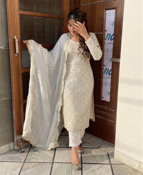 Pin By Glamourous Scout On Suit Designs Simple Indian Suits Classy