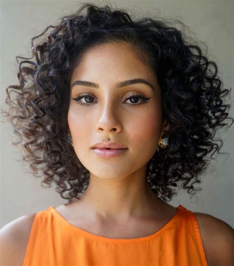 10 Cortes De Pelo Rizado A Capas En Tendencia Y Muy Favorecedores