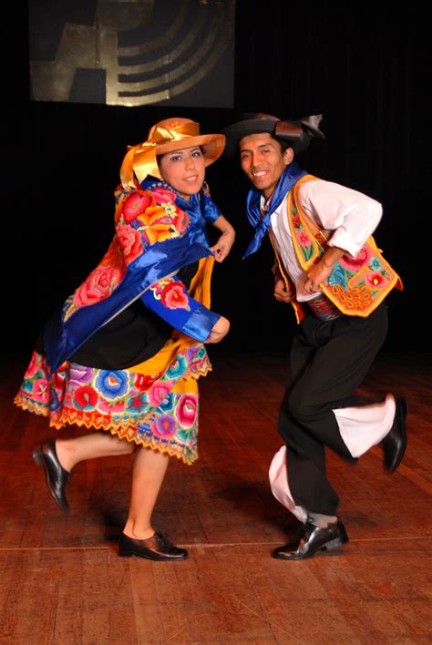ETÉREA DANZA EL HUAYLARSH EN PUCARA