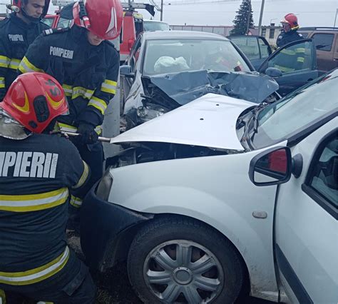 ACCIDENT GRAV cu trei mașini în comuna Jucu Trei victime transportate