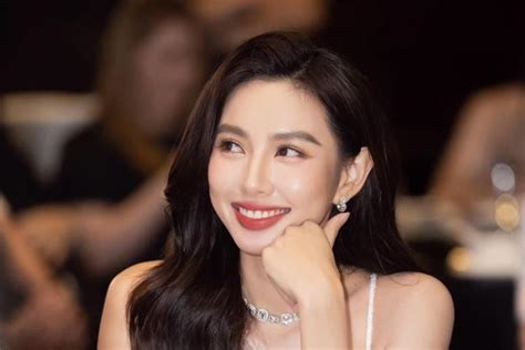 Th Ng Ki N V Ng Th Y Trang I N Hoa H U Th Y Ti N N I G Sao