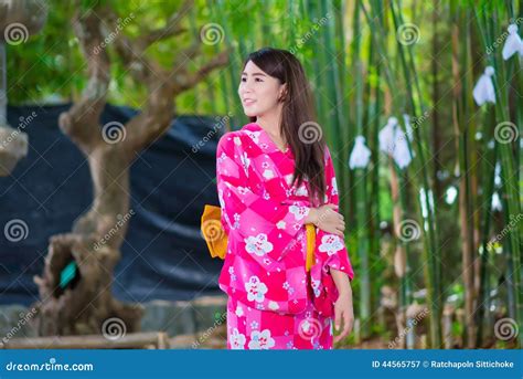 Japonaise De Port Yukata De Belle Jeune Femme Image Stock Image Du Japonais Exotique 44565757