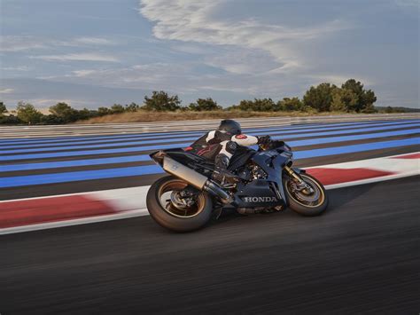 HONDA CBR 1000RR R FIREBLADE SP GANHA NOVA OPÇÃO DE COR EM SUA VERSÃO