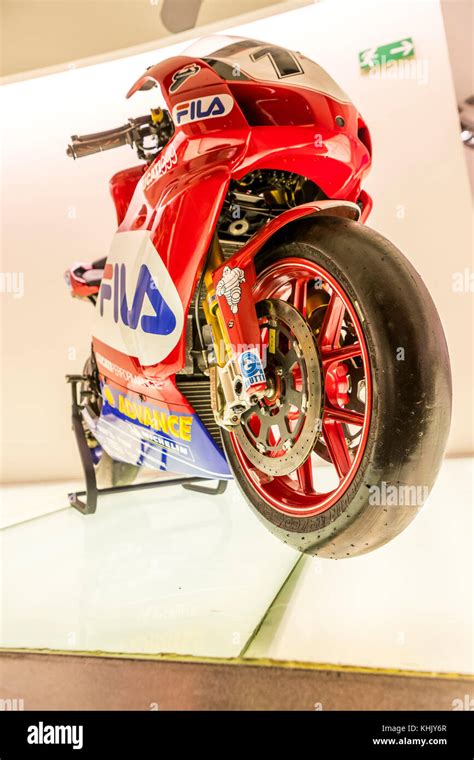 Famosas motocicletas y la historia de Ducati en exposición en el Museo
